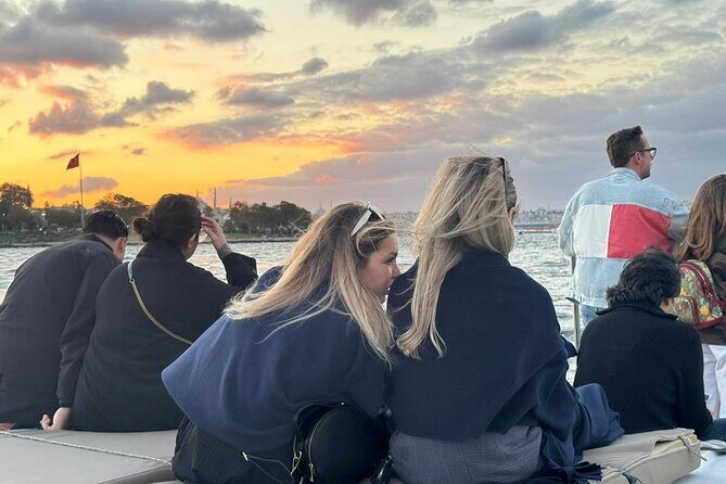 Budget Evening Cruise: Dinner, Live Shows & Party - A Closer Look at the Itinerary