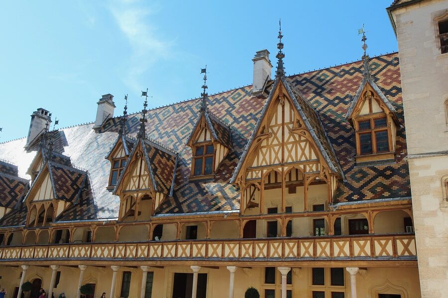 Hospices de Beaune Hôtel-Dieu polychrome roof exterior monument
