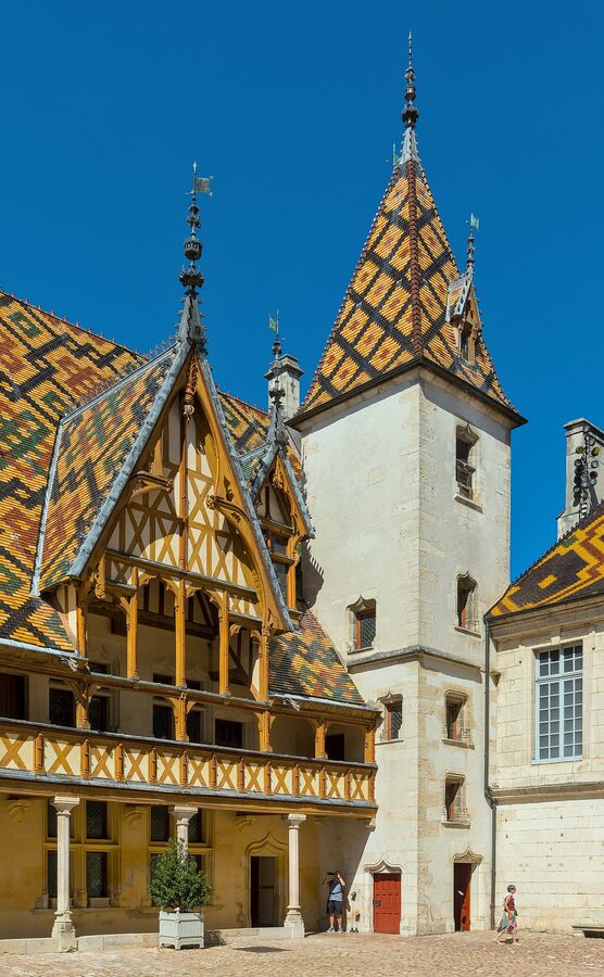 Hôtel-Dieu Hospices de Beaune inner courtyard arches