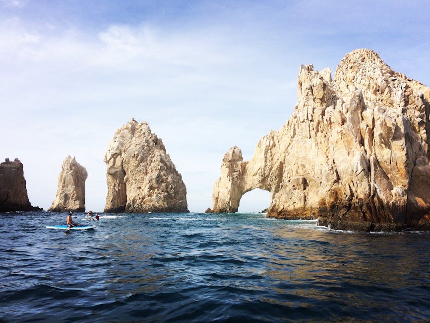 El Arco Cabo San Lucas with kayakers in foreground