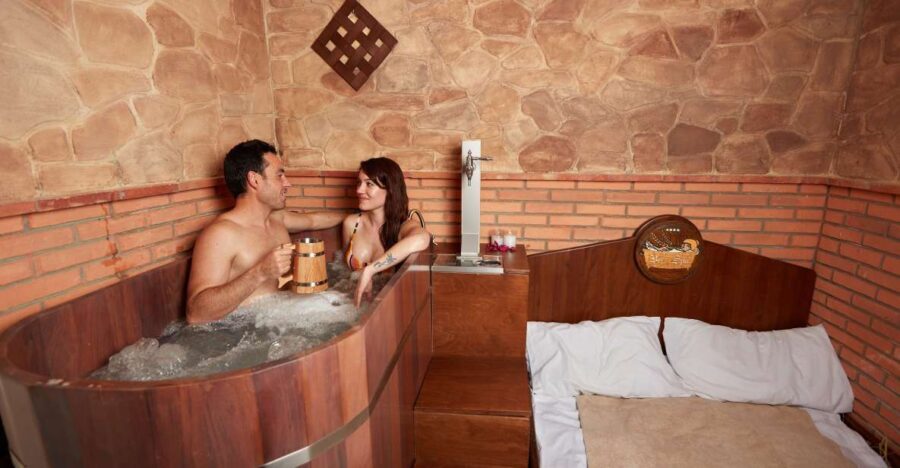 Cadiz: Beer Spa Entry Ticket with Beer and Local Snacks - What Reviewers Say