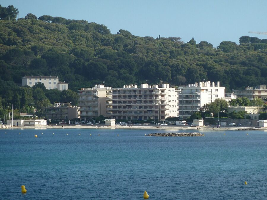 Plage de la Salis beach in Antibes