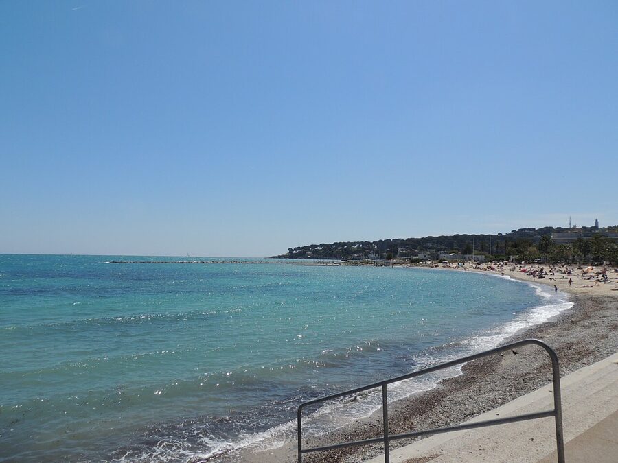 Plage du Ponteil beach in Antibes