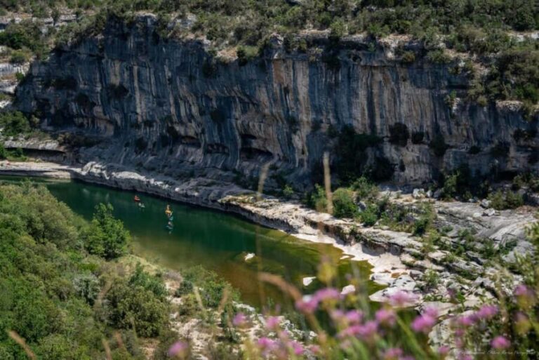 Canoe/Kayak descent of the Ardèche Nature Reserve: 5 hours - approx. 24 km - The Scenic and Physical Aspects