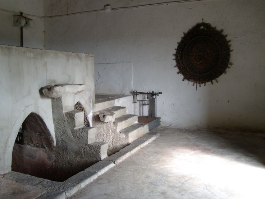 Catania: Pozzo di Gaspare Farm Guided Tour with Tastings - What to Expect on the Tour