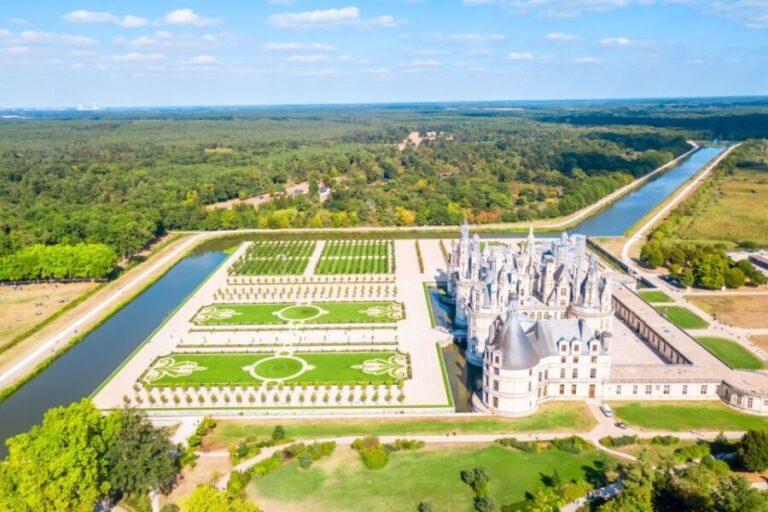 Chambord: Private Guided Tour of the Castle + Reserved Entry - Discovering Chambord: A Detailed Look at the Experience