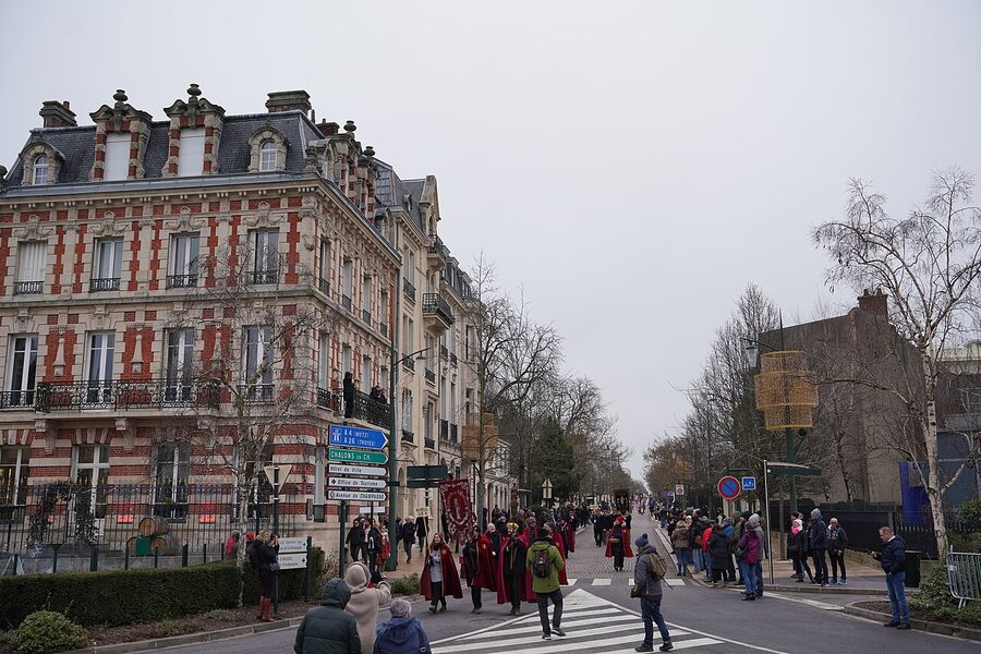 Avenue de Champagne Epernay grand champagne houses street