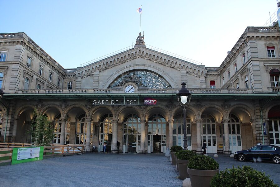 Gare de Paris-Est facade departure point for Reims TGV