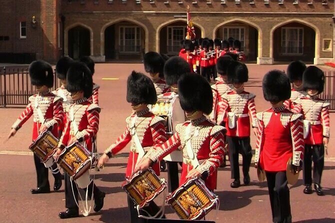 Changing of the Guard & Buckingham Palace Guided Tour Small Group - An In-Depth Look at the Tour Experience