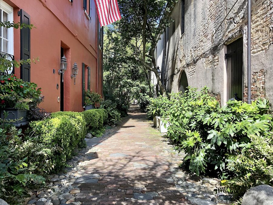 Philadelphia Alley in the Charleston French Quarter during daytime