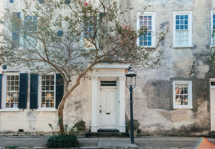 Charleston historic single house with classic facade