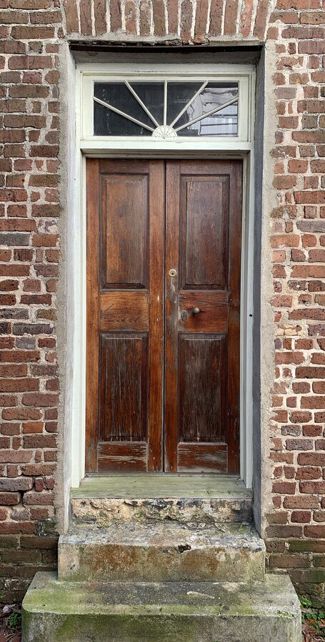 Stolls Alley doorway Charleston historic district