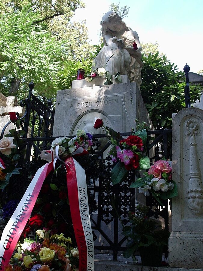 Frédéric Chopin grave at Père Lachaise with soil mound from Poland