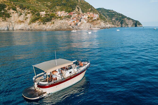 Cinque Terre Sunset Boat Tour : golden hour on the water - The Sum Up