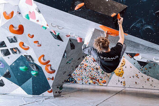 Climbing in Mørkvedhallen Klatresenter - The Community and Atmosphere