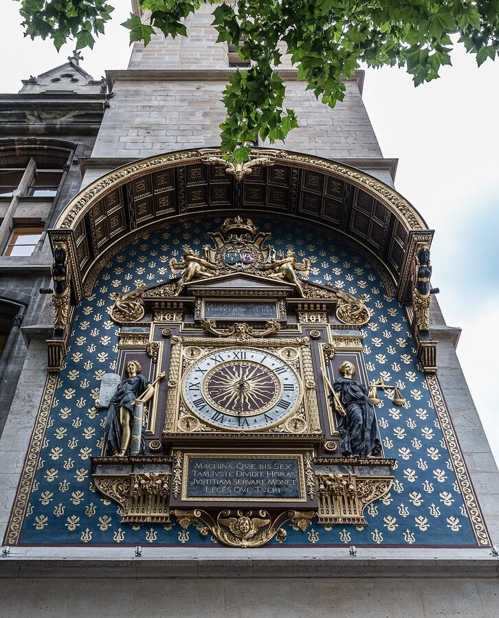 Conciergerie Tour de l'Horloge Charles V clock Paris