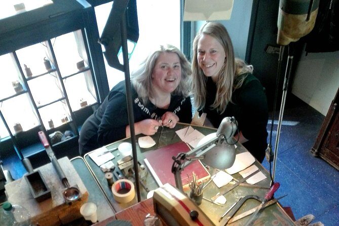 Create your original cuttlefish bone cast jewelry. - The Experience in Detail