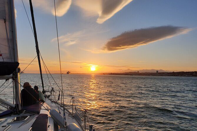 Daytime/Lisbon Sunset Boat with history and wine (small group) - Food & Drinks: Sipping and Snacking