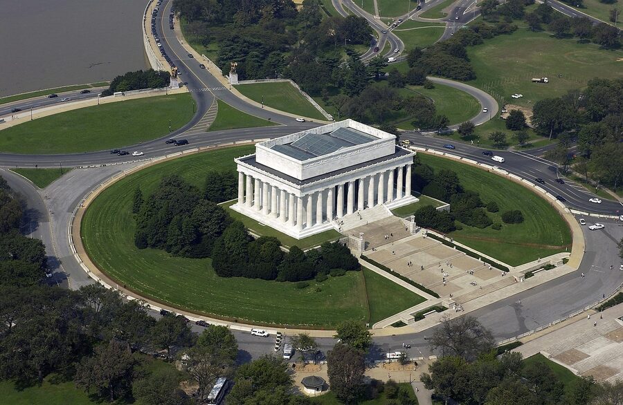 Lincoln Memorial from the landscape