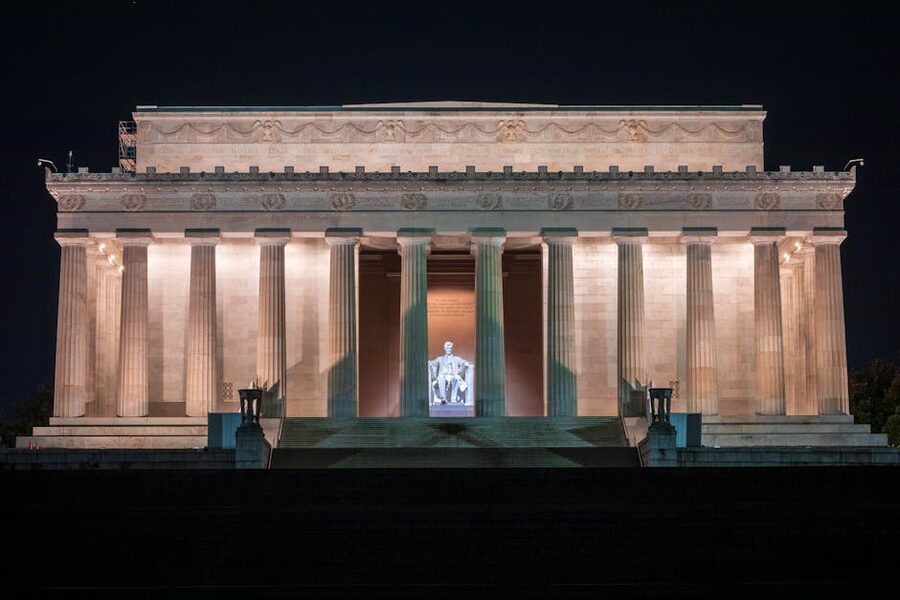 Lincoln Memorial front facade illuminated at night