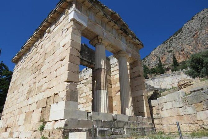 Delphi with Professional English Guide and Transportation - Who Should Consider This Tour?