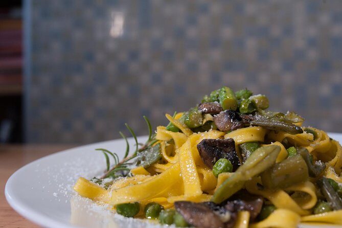 Dine & Enjoy a Cooking Demo at Local's Home in Pisa - Who Should Book This Experience?