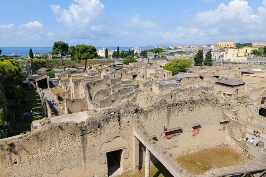 Discover Herculaneum: A guided tour of the ancient Roman city - A Close Look at the Guided Tour of Herculaneum