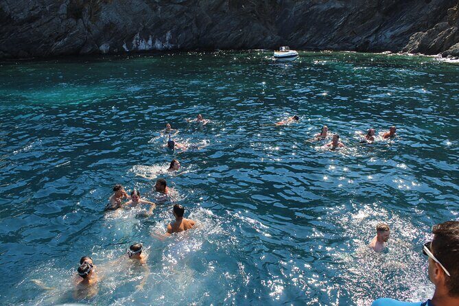 Discover secrets of the sea swimming cave and underwater vision - Practical Considerations and Value