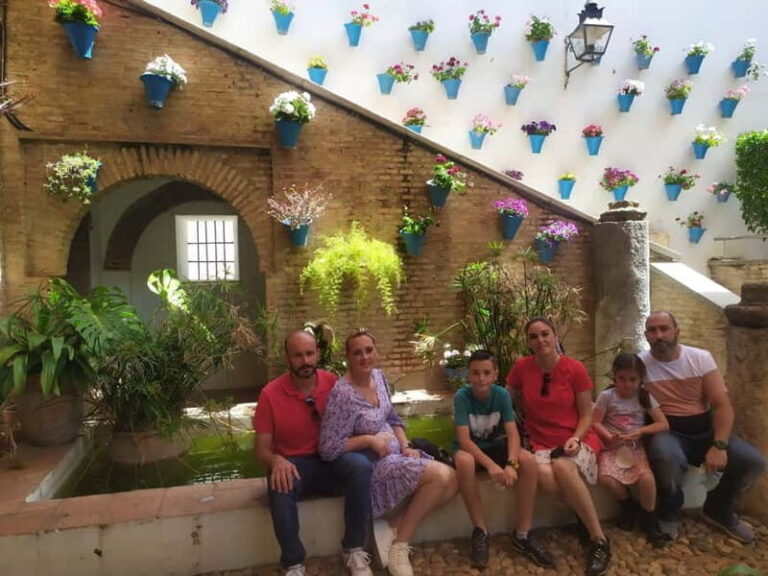 Discover the Courtyards of Córdoba: A Treasure of Color and Tradition. - What You Can Expect During the Tour