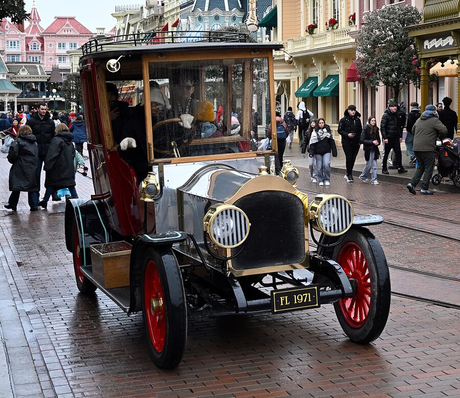 Main Street Vehicles limousine at Disneyland Paris 2026