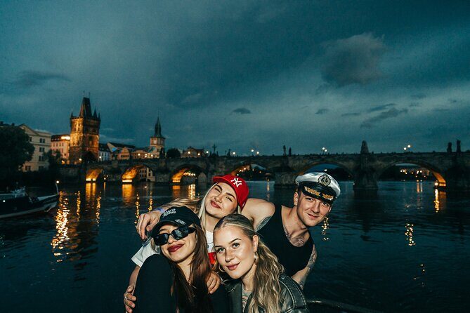Drunken Monkey Prague Boat Party w/ 2hr Open Bar, DJ & Club Entry - Who Will Love This Tour?