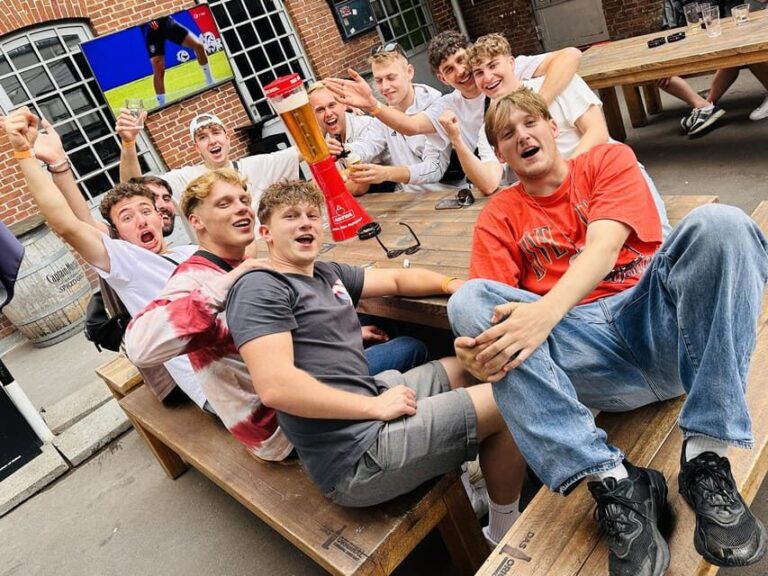 Düsseldorf: Private pub crawl with insider-guide & shots - The Itinerary: What to Expect from Start to Finish