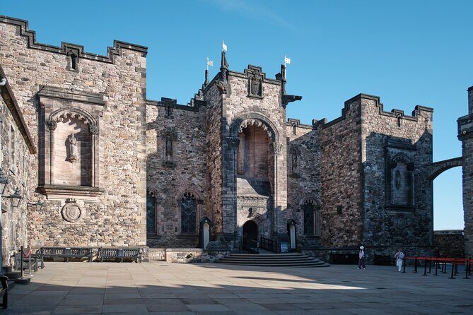 Edinburgh Castle Guided Walking Tour & Holyrood Palace Ticket - Why This Tour Offers Great Value