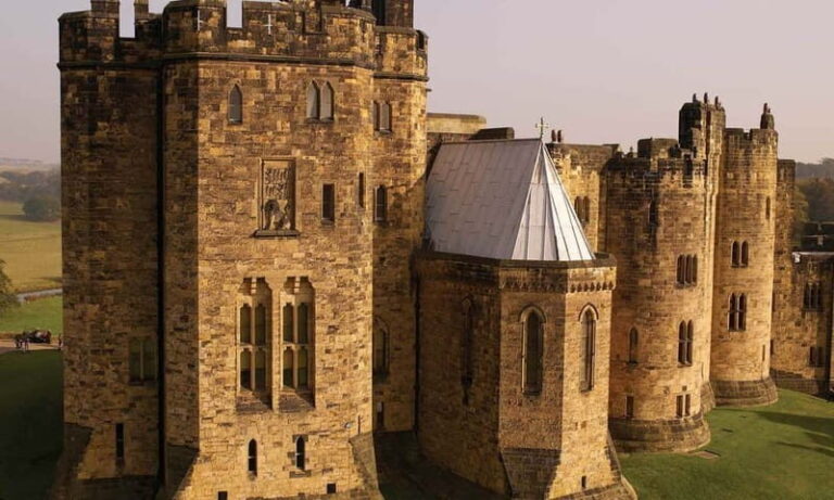 Edinburgh: Harry Potter and English Castles Tour in Spanish - Winter Variations: What Changes?