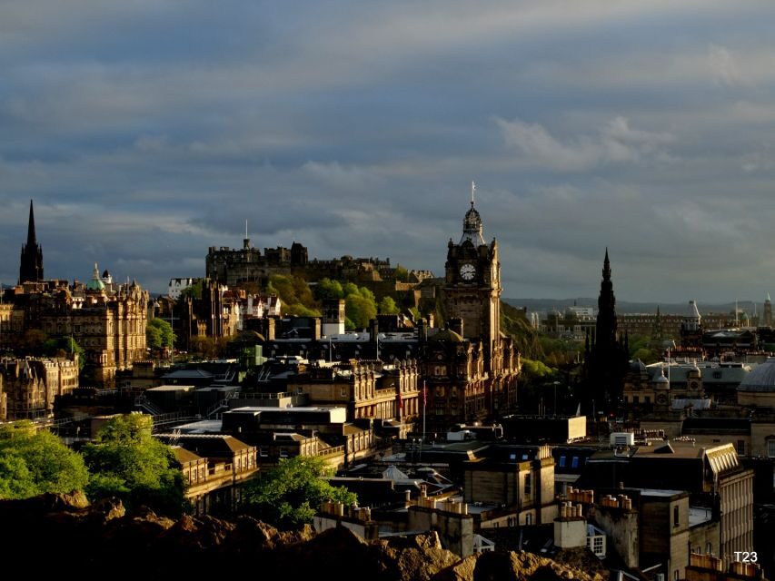 Edinburgh: Old Town Stories - Guided Walking Tour - The Guides: The Heart of the Experience