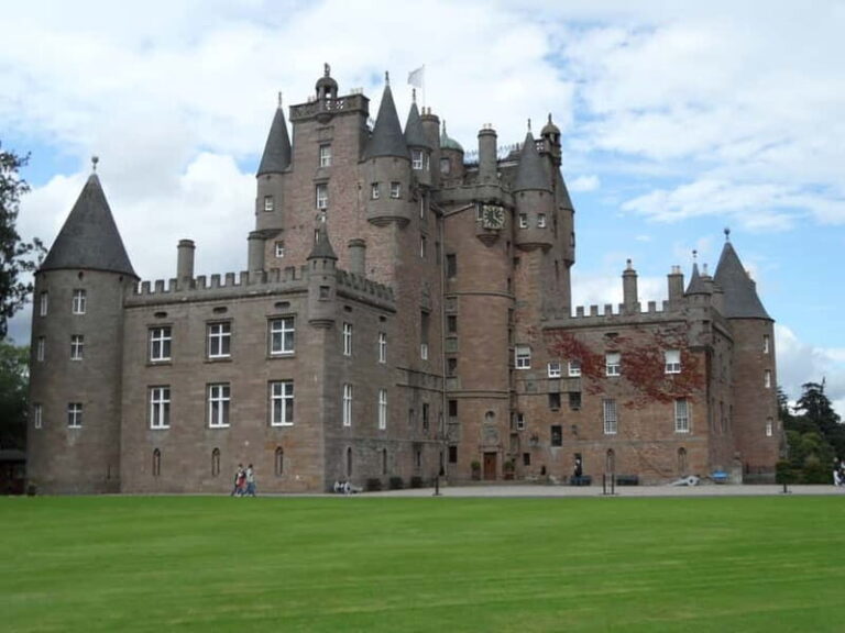 Edinburgh: Private Guided Walking Tour - Itinerary Breakdown: What to Expect