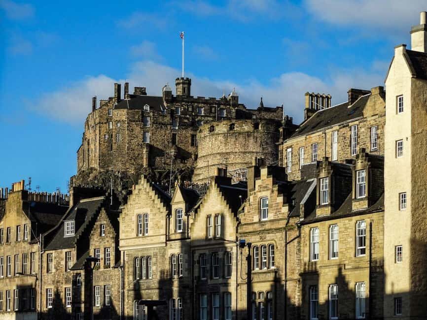 Edinburgh: Private Walking Tour in French with Clémentine - St. Giles’ Cathedral (Pass By)
