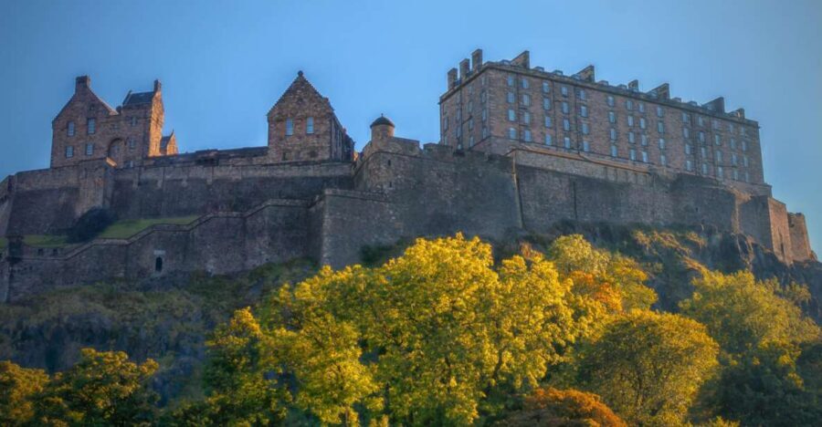 Edinburgh: Private Walking Tour with a Local - Itinerary Breakdown: What You Might Encounter