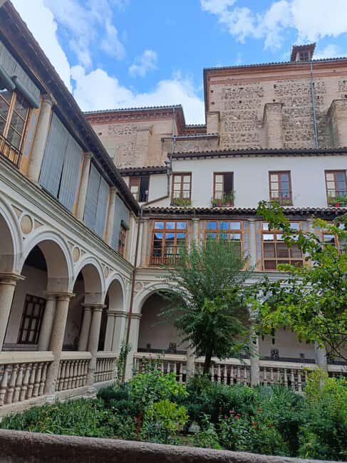 English: Toledo Marzipan Convent Route with tasting and wine - The Tasting Experience: Marzipan and Wine