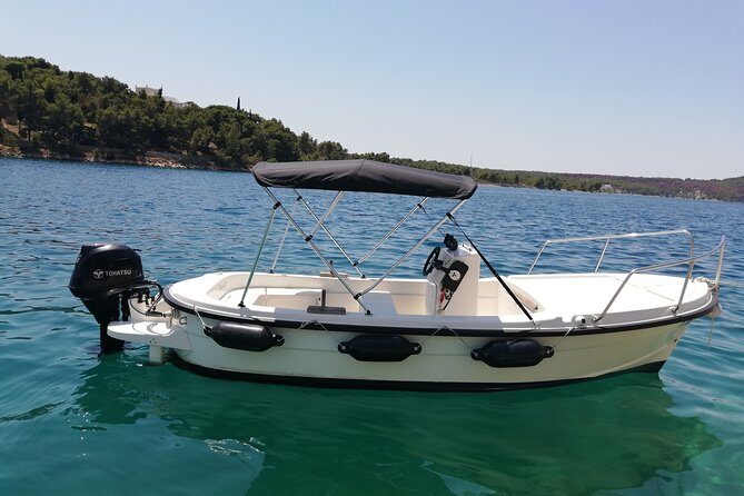 Explore the West coast of the island Brac by BETINA boat - Snorkeling & Secluded Bays