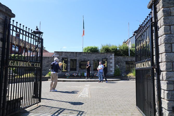 Falls road Murals Walking Tour with former prisoners - Itinerary Breakdown: What to Expect