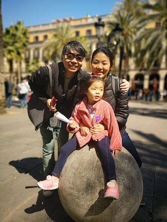 Family Private Tour: Churros, Hot Chocolate & Games in Barcelona - In-Depth Look at the Experience