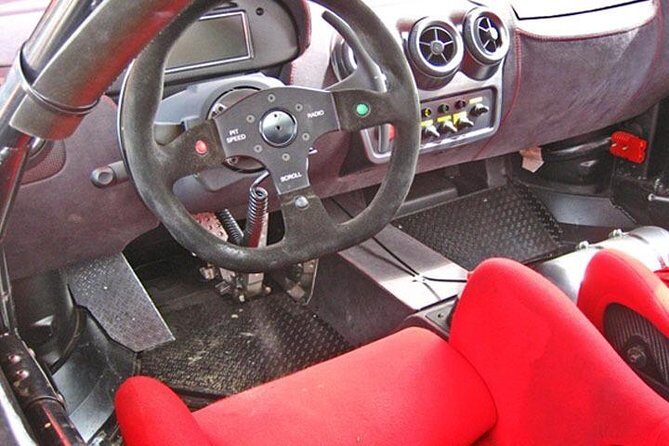 Ferrari Driving Experience on a Racetrack - The Reality of the Ferrari Driving Experience