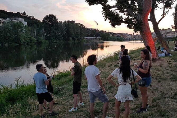 Florence Night Bike Tour with Wine and Aperitivo Picnic included - The Picnic: Local Flavors and a Relaxing Pause