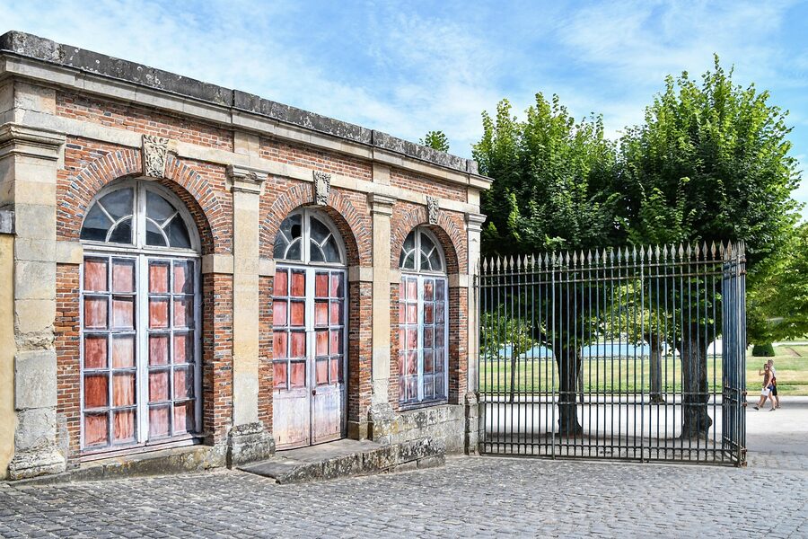 Entrance gate at Château de Fontainebleau
