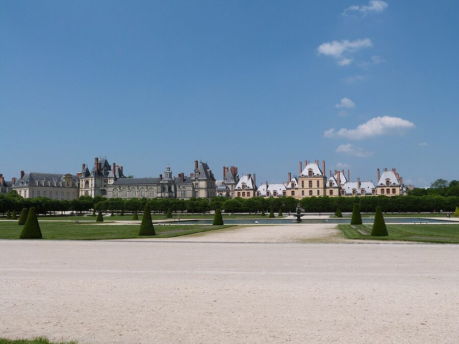 Château de Fontainebleau seen from the gardens