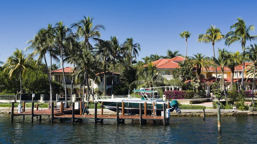 Fort Lauderdale waterfront homes with palm trees