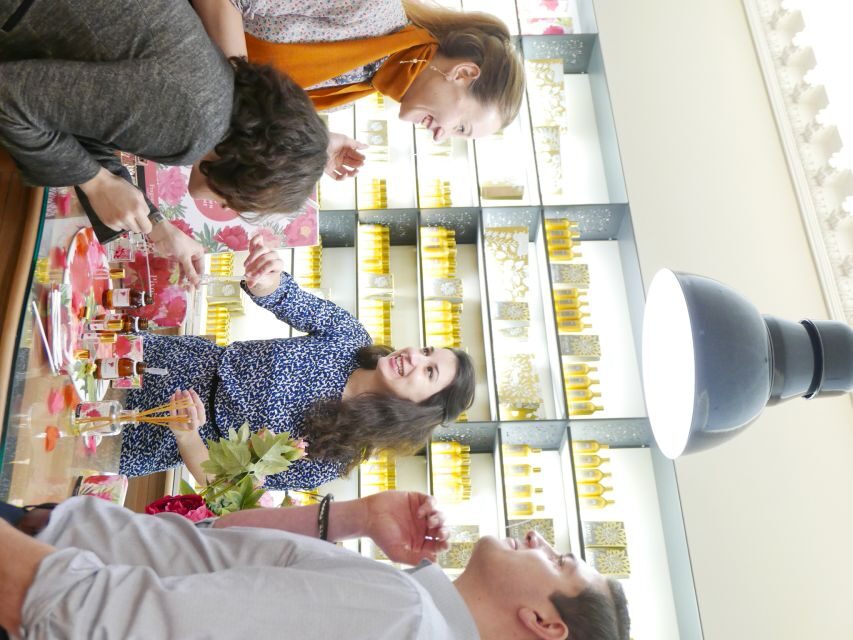 Fragonard Paris - Mini Perfume workshop - only in Spanish - Authenticity and Unique Aspects of the Workshop