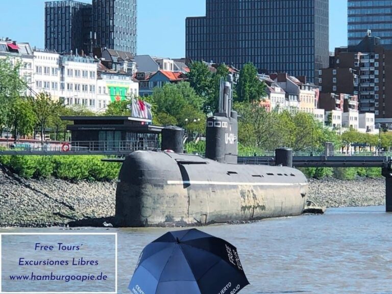 Free Tour: Port, Red Light District and Beatles. You decide how much to pay at the end - Practical Tips for Participants