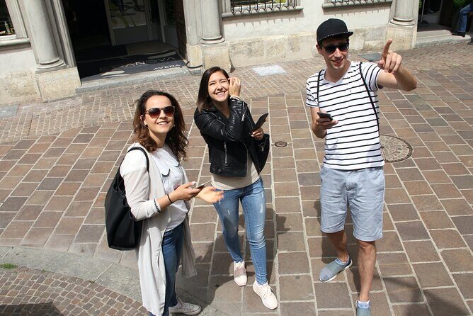 Fribourg Scavenger Hunt and Sights Self-Guided Tour - What are the main stops?